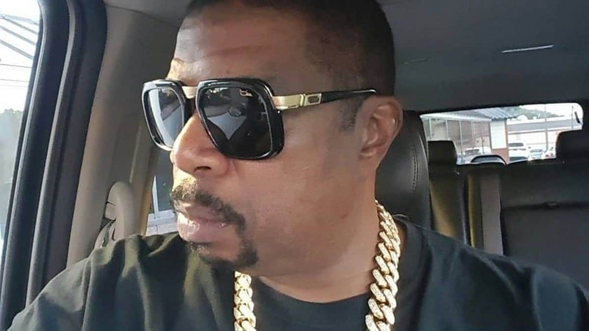Diamond D pisti ulos uuden visuaalin biisille 'The Rear View'